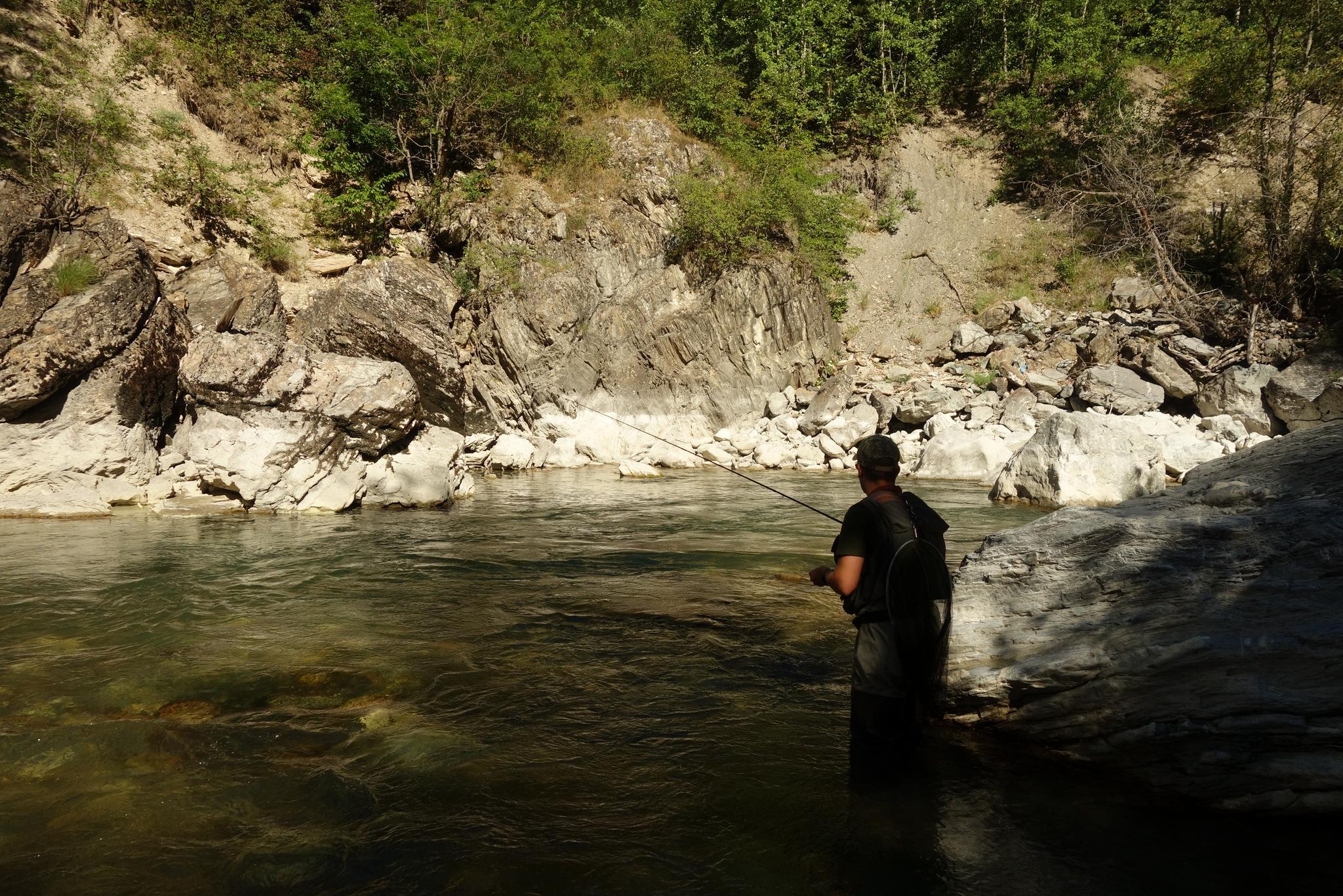 Fly Fishing White Waters : Approach and Position | Trout & Co